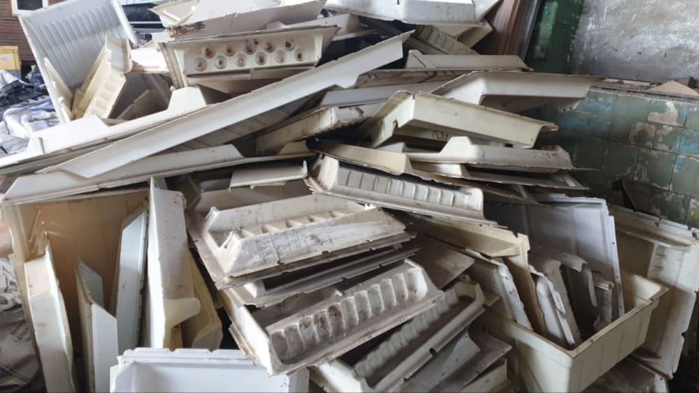 Whole PolyStyrene Scrap, like whole refrigerator scrap (without metals ...