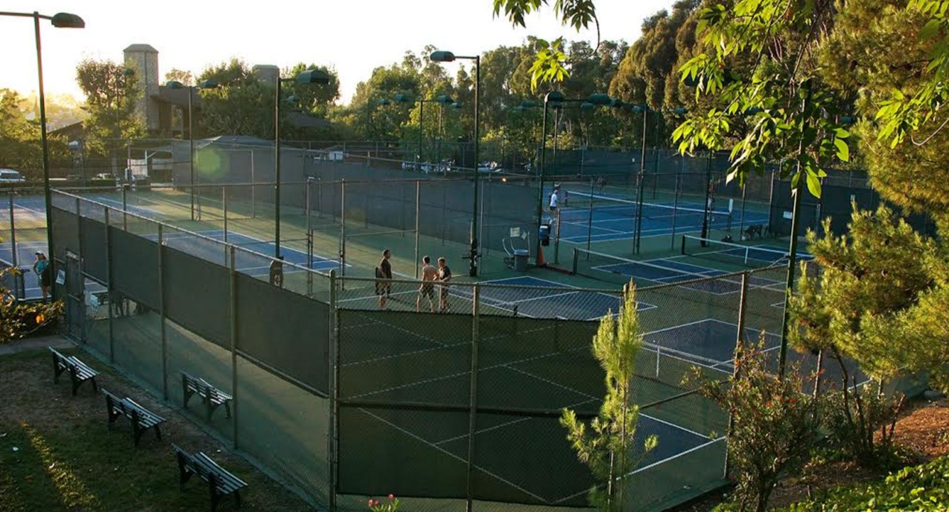 Book a court in Lake Forest Sun & Sail Club | Playtomic