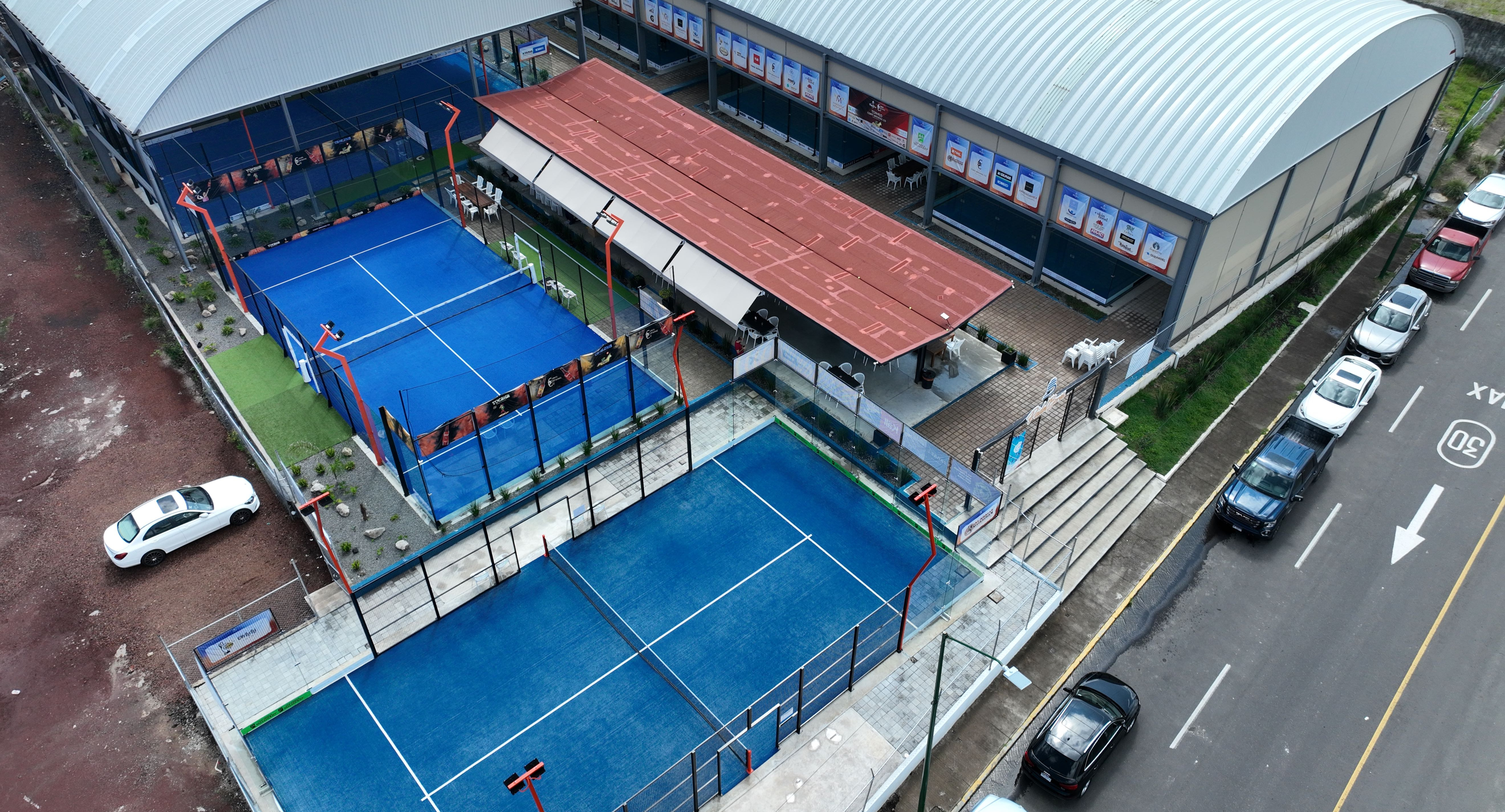 Book a court in Pádel Bros Club | Playtomic