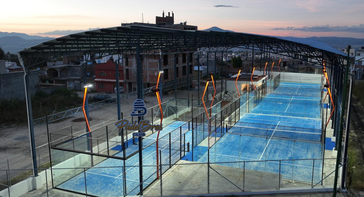 Book a court in Pádel Bros Amalia | Playtomic