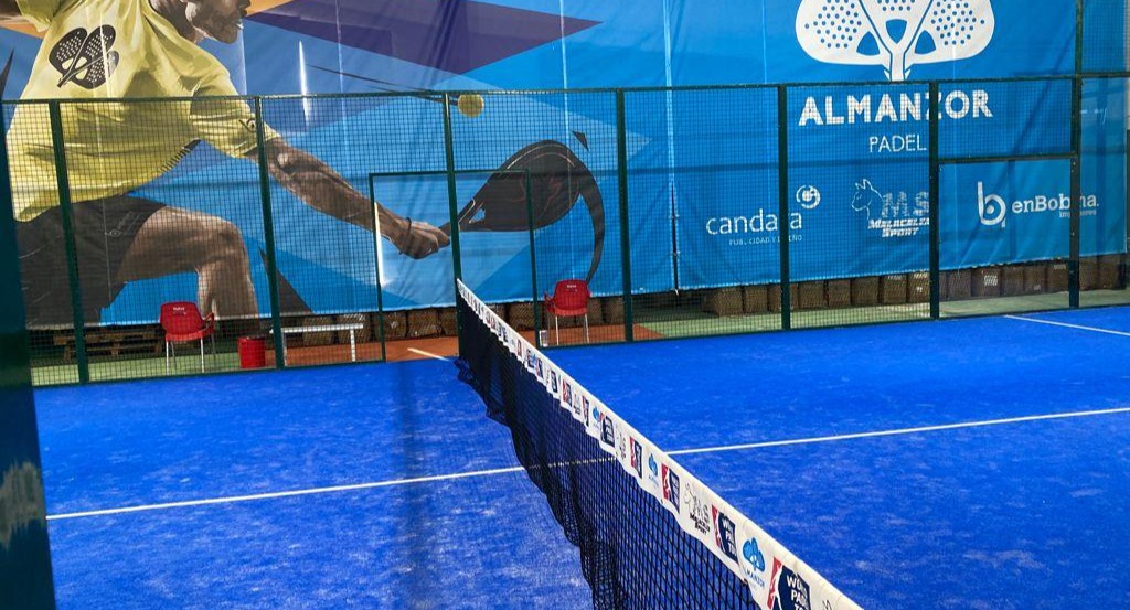 Book a court in Club de Pádel Indoor Almanzor | Playtomic