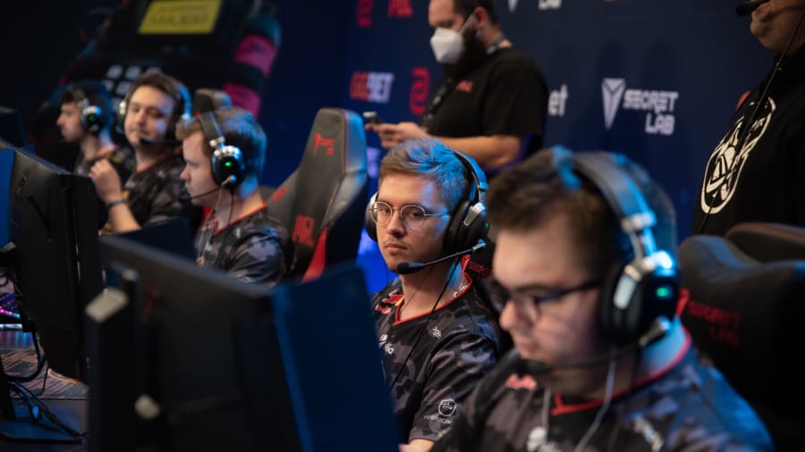 ENCE upsets FaZe in opening round! | Pley.gg