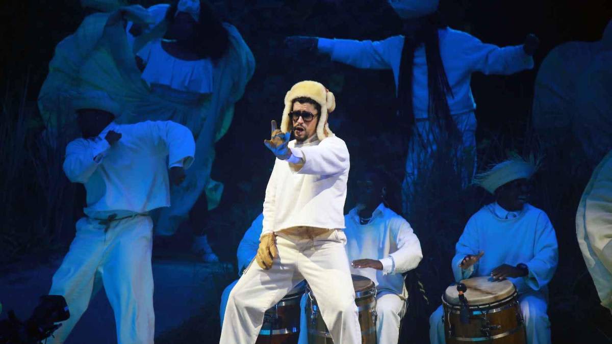 Bad Bunny deslumbra en Lima, pero un curioso error genera risas entre sus fans | Blog Plugmusix ...