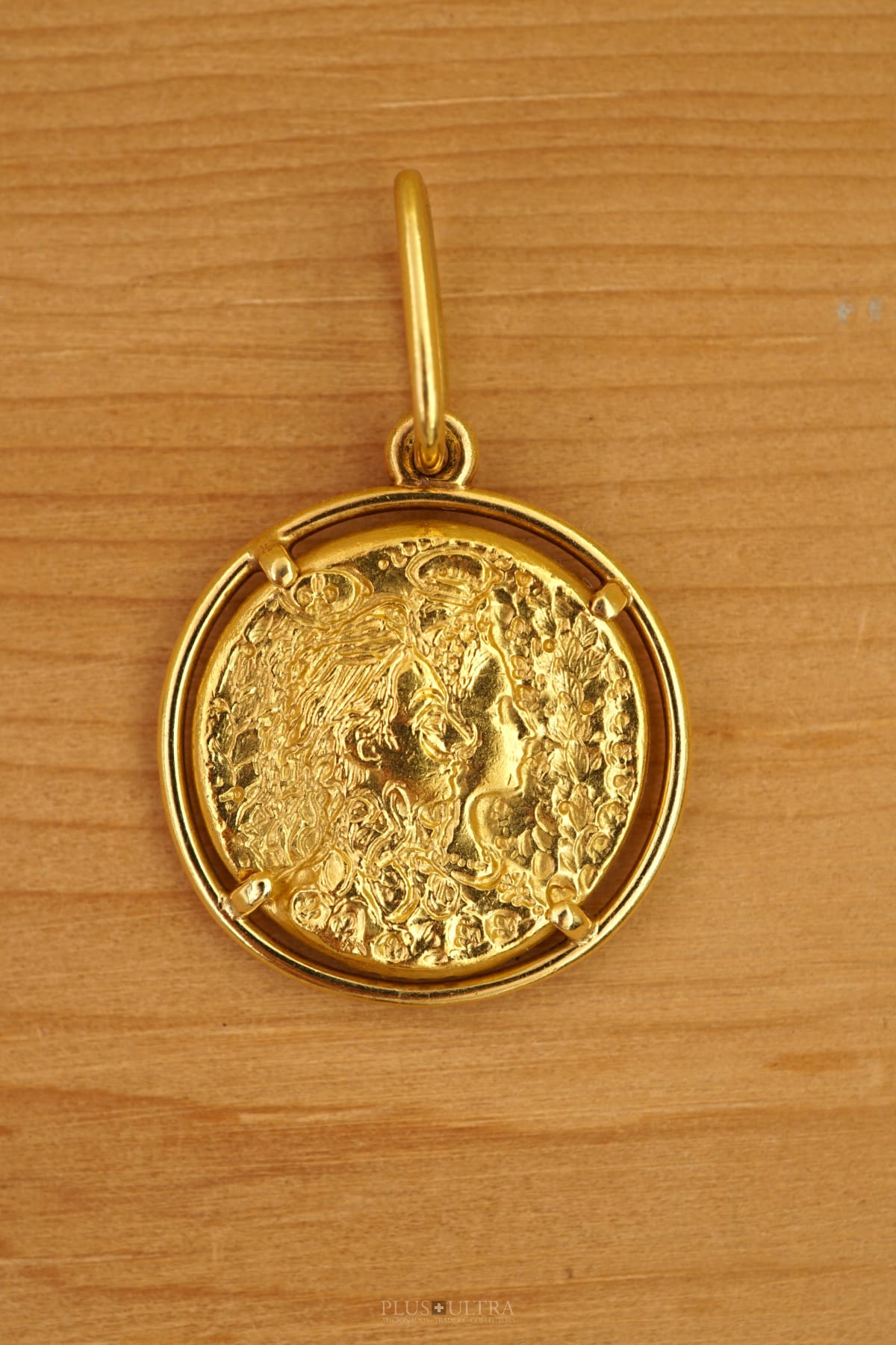 Rare Piaget X Dali Coin-Pendant, 1966 | Plus Ultra AG