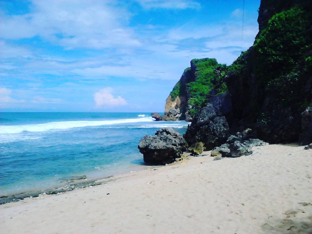 Pantai Sundak Jogja - Travelisto Tours