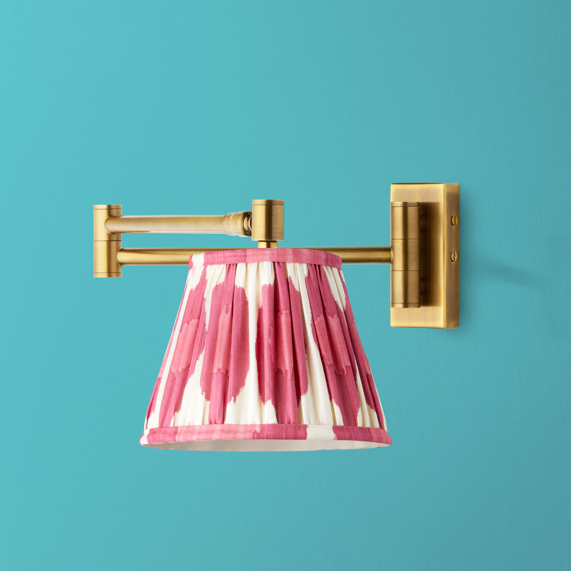 Lacey Wall Fitting in Brass: A Symphony of Brass Elegance