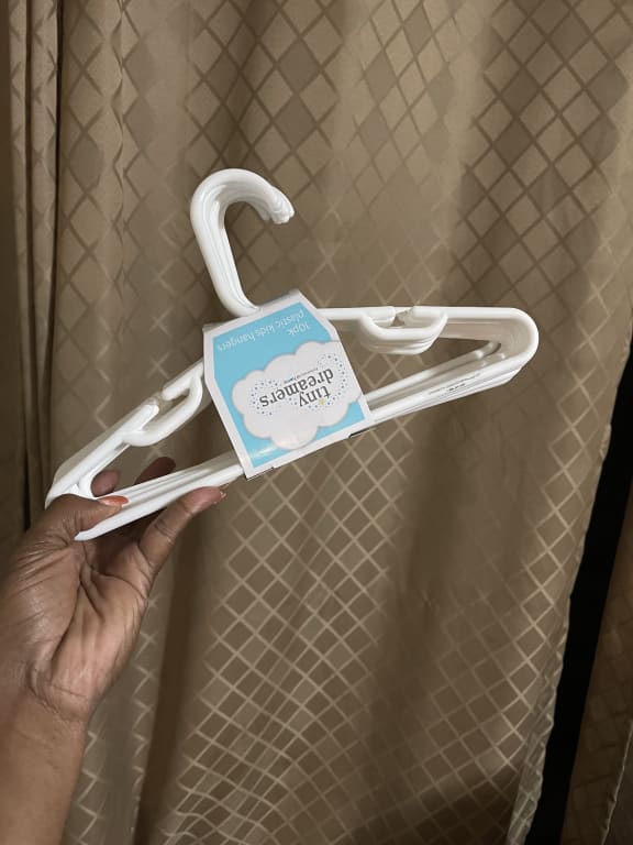 Tiny Dreamers 10-Piece Hanger, White