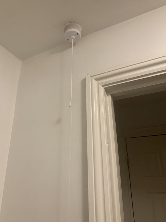 Why are German bathroom light switches on the outside? : r/germany