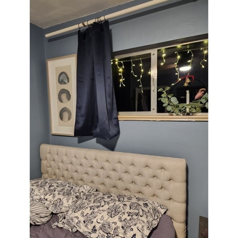 Carson Carrington Labbgard Queen Size Biscuit Tufted Velvet Headboard