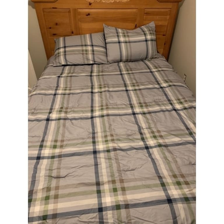 IZOD Connor Grey/Navy Reversible Comforter Set with Shams - Bed Bath ...