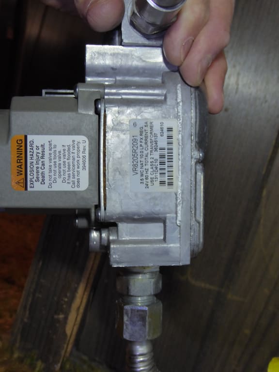 1046626 - Nordyne 1046626 - 1/2" x 3/8" 24V Natural or LP Gas Valve ...