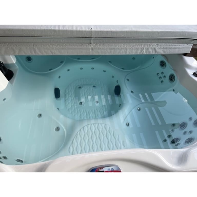 7-Person 100-Jet Premium Acrylic Bench Spa Hot Tub with Bluetooth Sound ...
