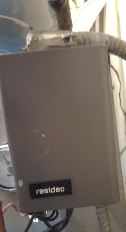 L8148E1265 High-Limit Aquastat Relay Honeywell/Resideo - SupplyHouse.com