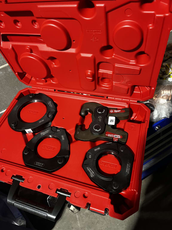 49-16-2690X - Milwaukee 49-16-2690X - 2-1/2" - 4" CTS-V Pivoting Press ...