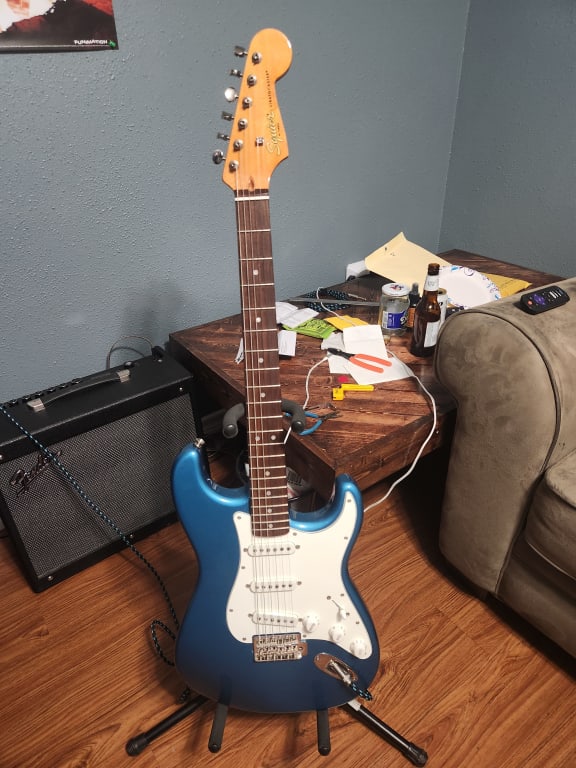 Squier Classic Vibe '60s Stratocaster Electric Guitar 3 Squier Classic Vibe '60s Stratocaster Electric Guitar 3