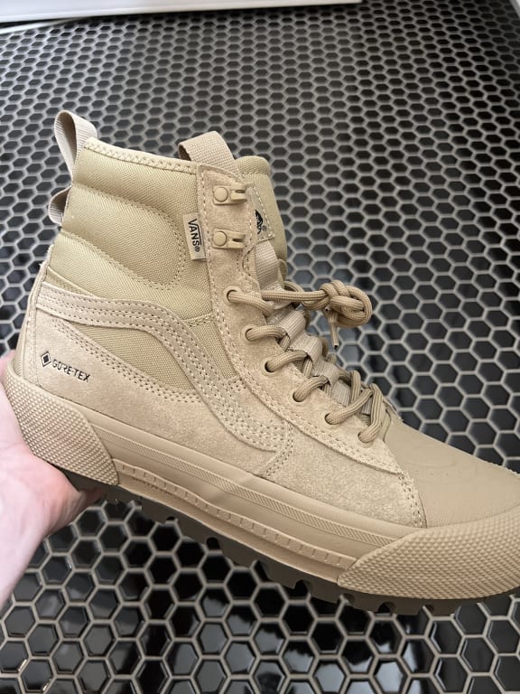 MTE Sk8-Hi GORE-TEX Insulated Shoe in Incense Brown | Vans MTE Sk8-Hi GORE-TEX Insulated Shoe in Incense Brown | Vans