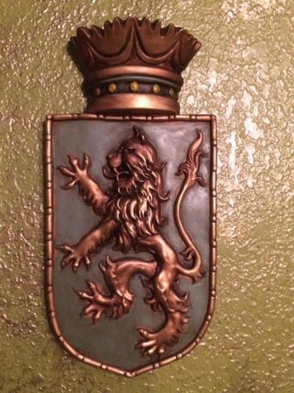 Design Toscano Medieval Rampant Lion Shield Wall Sculptures Set of Two ...