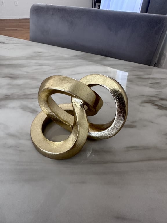 Gold Interlocking Metal Rings, 3.4"