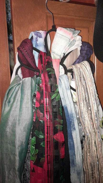 Flower Velvet Scarf Hanger, Black