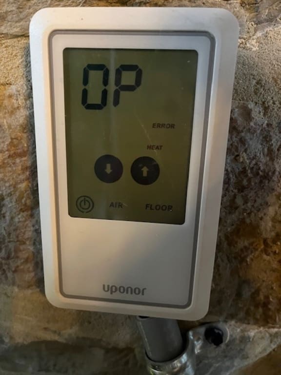 Uponor A3100101 Heat-only Thermostat - SupplyHouse.com