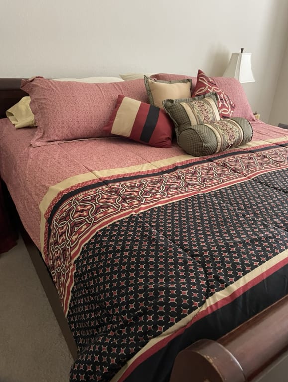 Knox Lux Pillow Top Mattress, Queen