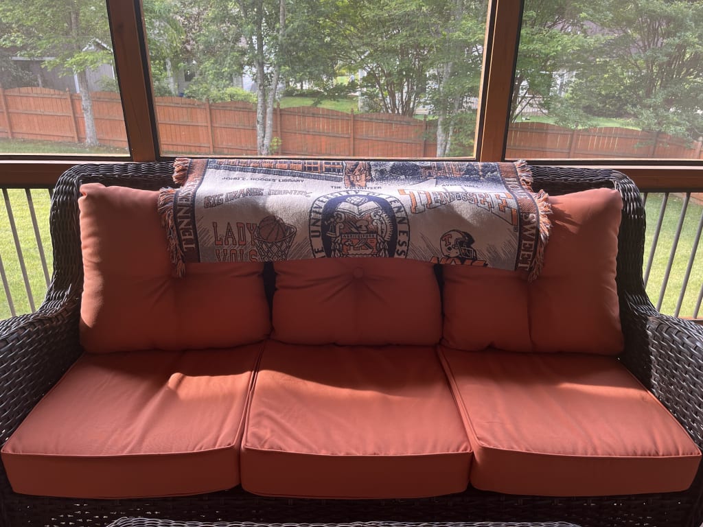 Natural canvas outdoor tufted back cushion | outdoor | At Home