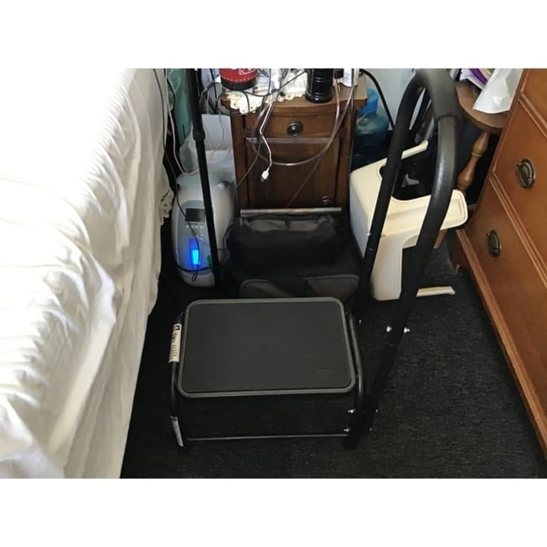 Costway Non-Slip Handy Support Step Stool w/ Handle 330 Lbs Load - On ...