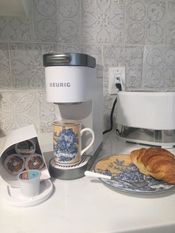 Keurig K-Mini Basic Single Cup Coffee Maker, Oasis | At Home