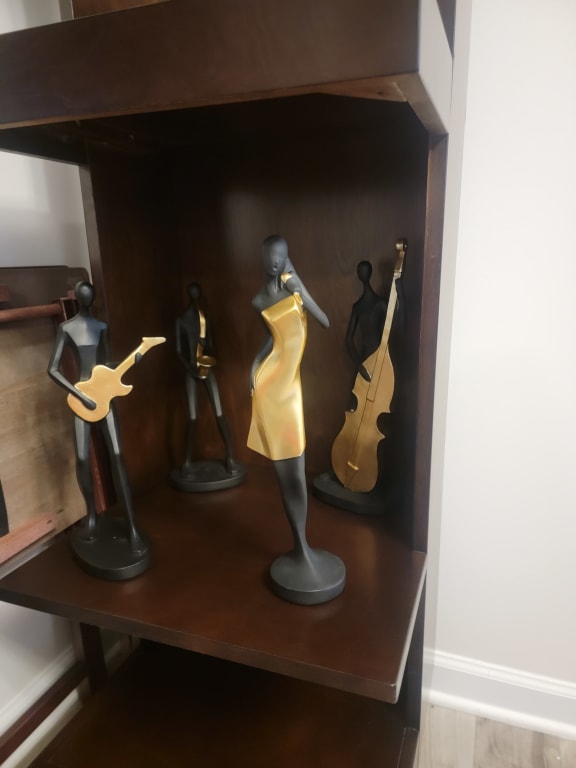 Matte Black & Gold Cello Player, 14.5"