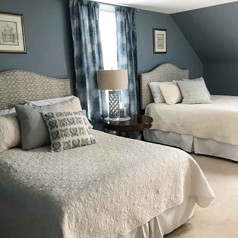 SAFAVIEH Connie Wheat/Blue Patterned Camelback Headboard - Silver ...