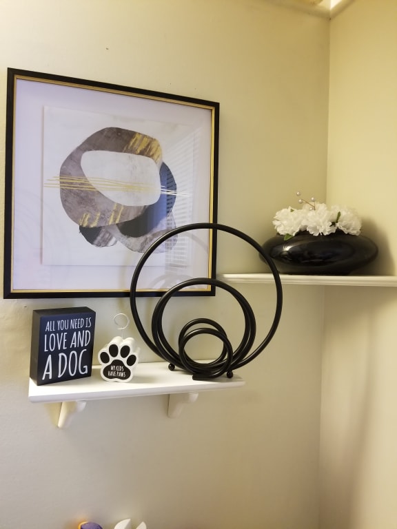 Black Metal Loop Figurine, 12"