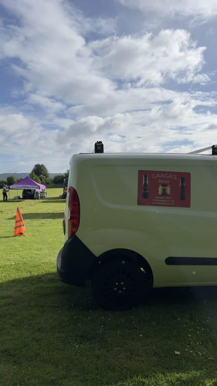 Magnetic Car Signs Templates & Designs | VistaPrint UK