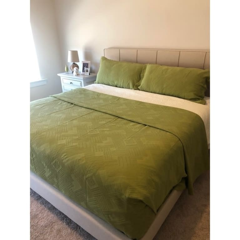 Superior Cotton Jacquard Matelassé Scalloped Geometric Fret Bedspread ...