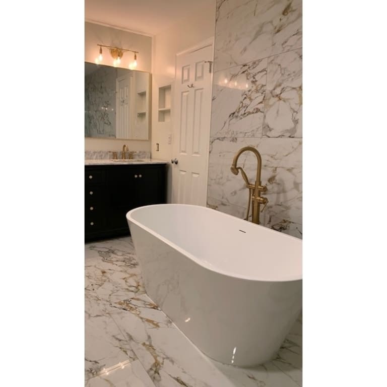 63" Acrylic Free Standing Soaking Tub with Integrated Slotted Overflow ...