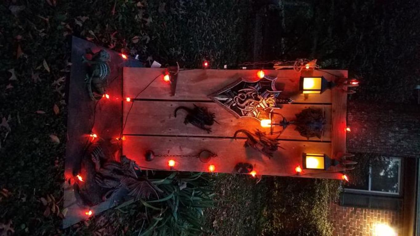 Design Toscano Marshgate Castle Dragon Electric Wall Sconce - On Sale ...