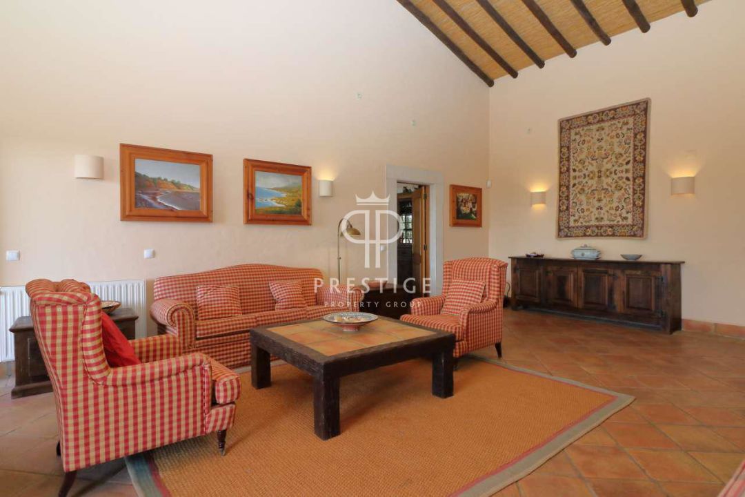 Character 4 bedroom Villa for sale with countryside view in Vale Judeu ...