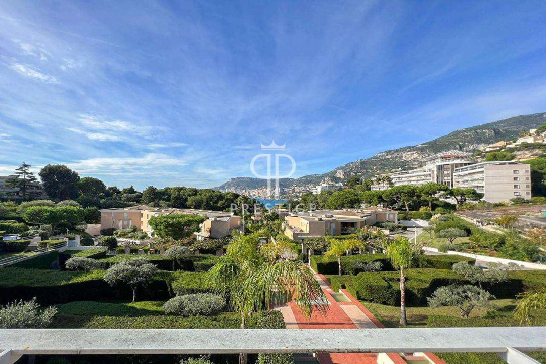 Spacious 2 bedroom Penthouse for sale with sea view in Roquebrune Cap ...