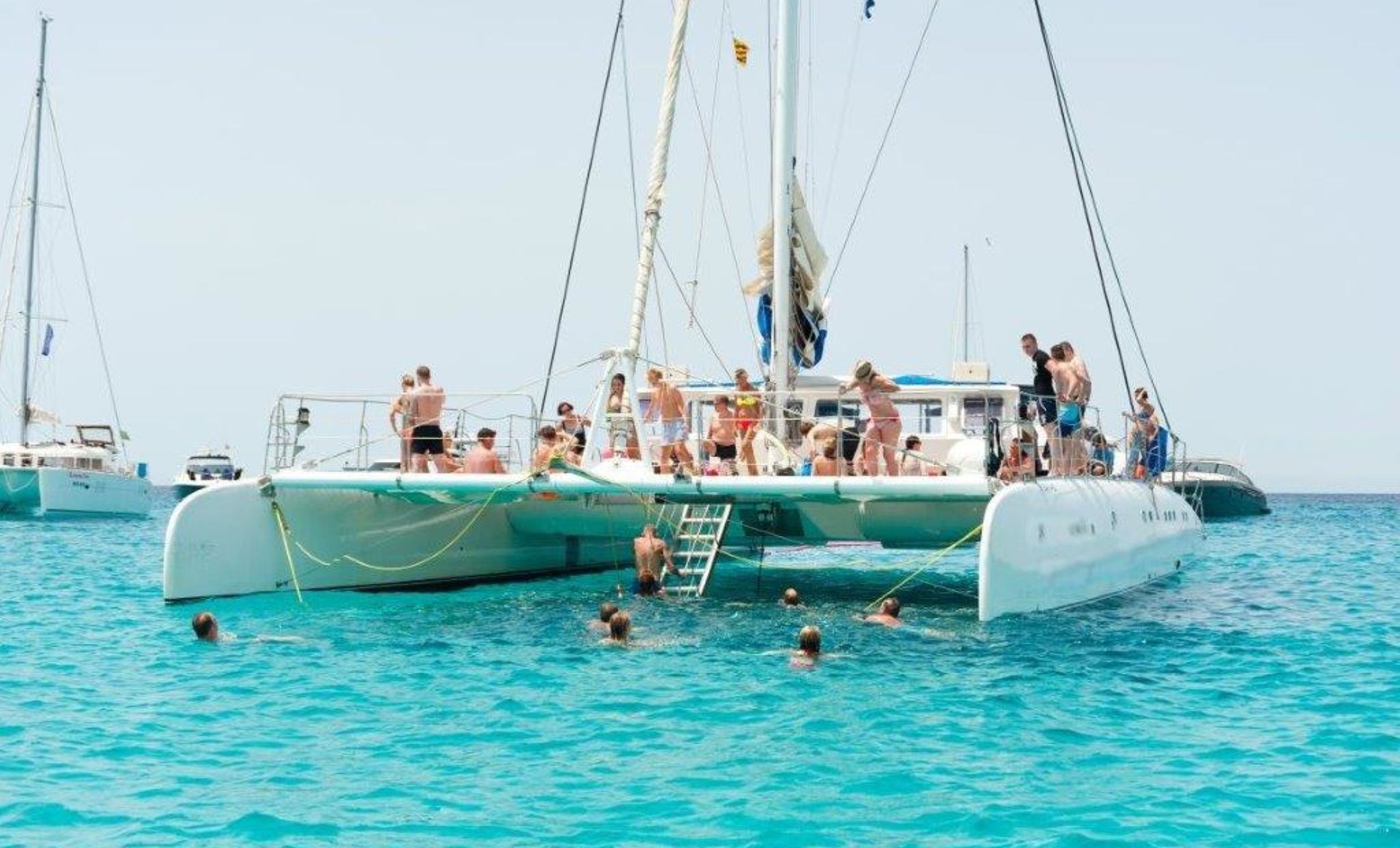 Séminaire incentive : Barbecue et open bar sur le catamaran