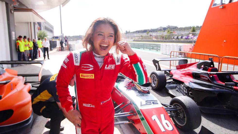 Bianca Bustamante claims inaugural F1 Academy win in Race 2 at Valencia
