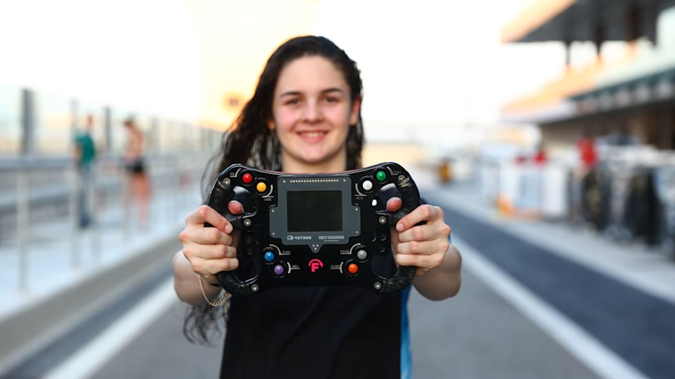 EXPLAINED: How does an F1 ACADEMY steering wheel work?