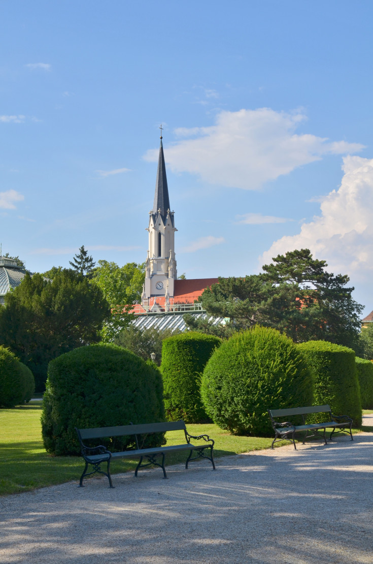Austrian Palace Gardens and Exteriors for Film & Photoshoots
