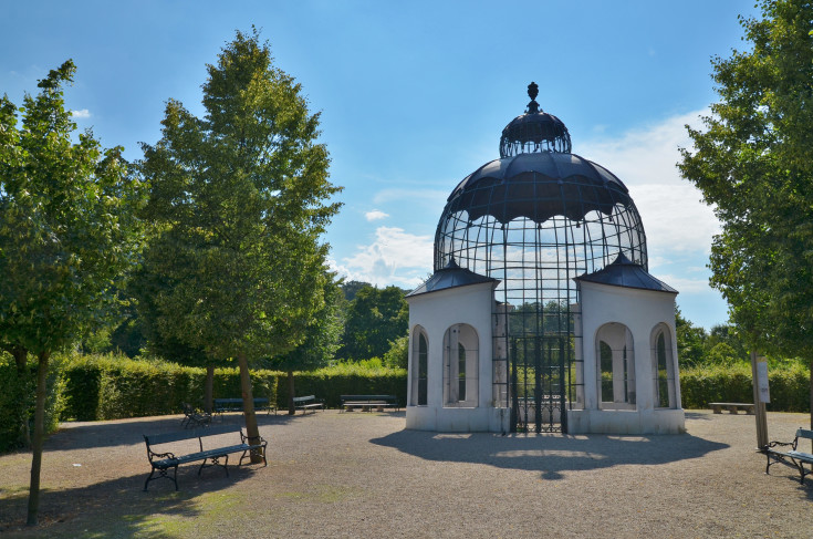 Austrian Palace Gardens and Exteriors for Film & Photoshoots