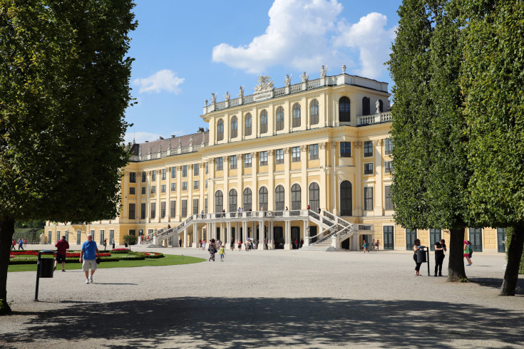 Austrian Palace Gardens and Exteriors for Film & Photoshoots