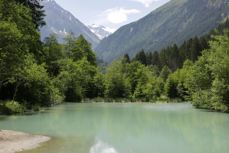 Breathtaking Alpine Lakes for Film & Photo Shoots in Austria