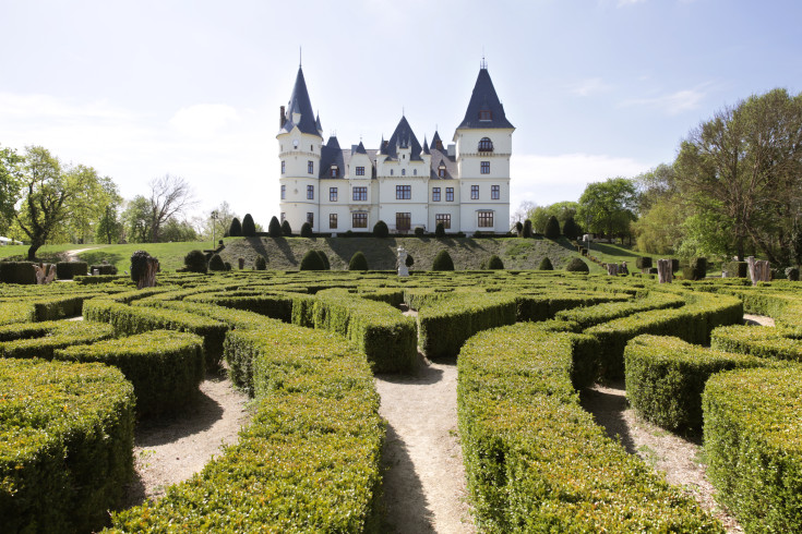 Palatial Locations in Hungary for Film and Still Shoots
