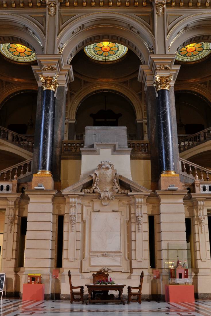 Top Filming Locations - Grandiose Marble Hall in Budapest
