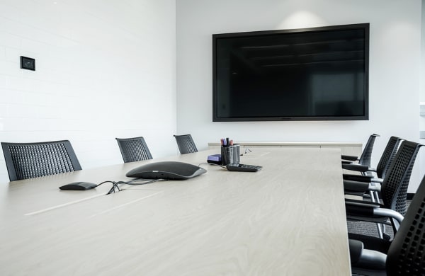 How To Choose The Right Screen For Data Presentation - Projectorpoint