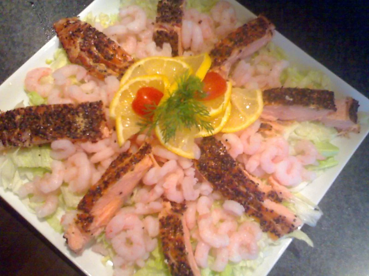 Reje/lakse anretning på salat - Opskrift på Reje/lakse anretning på salat