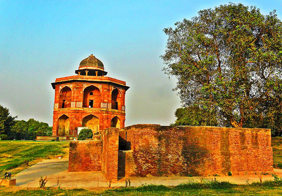 Come Explore The Majestic Sher Mandal At Purana Qila In Pragati Maidan