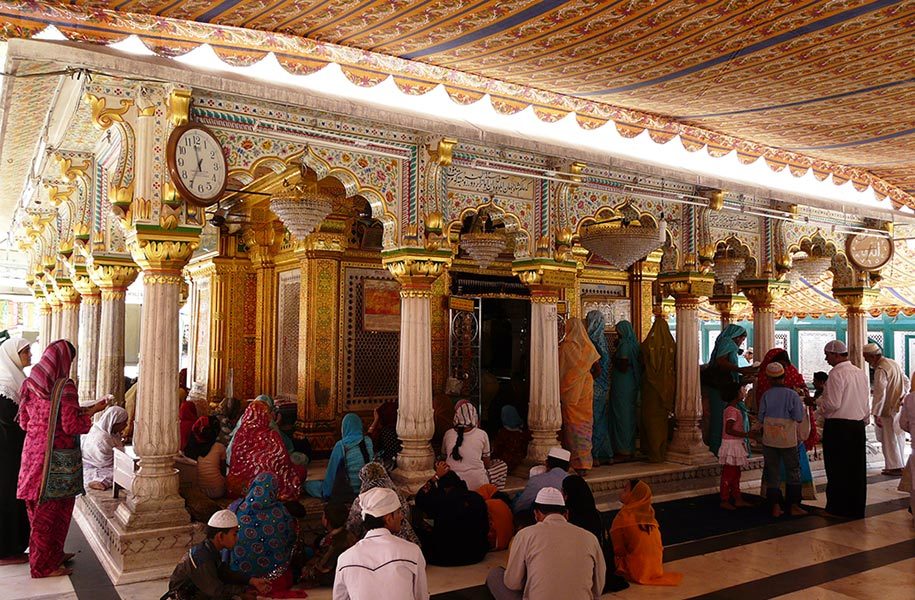 8 Popular Dargahs To Check Out In Delhi For A Slice Of Serenity